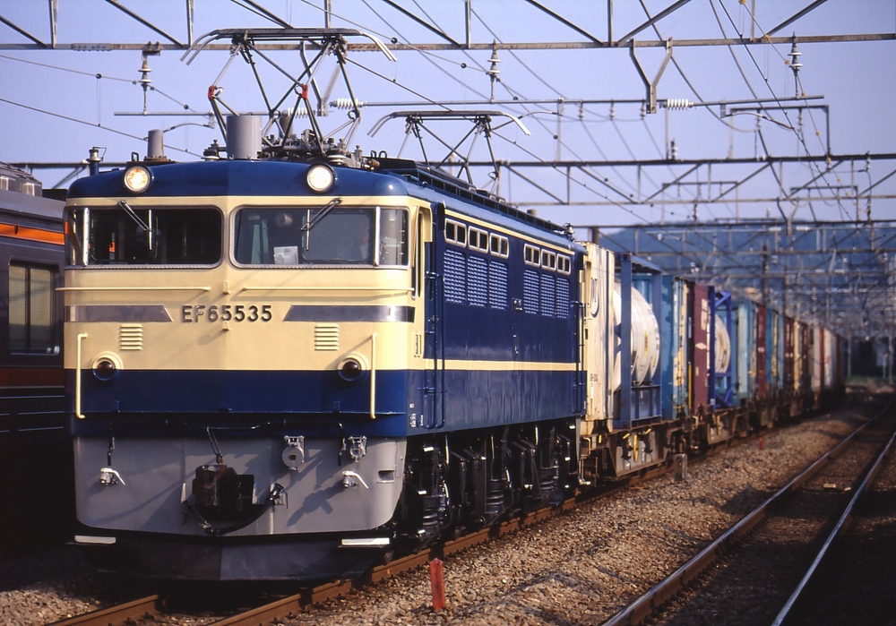 Toshiba Clip | 帰郷した名機関車は何を想う ブルートレインをけん引した「EF65 535」